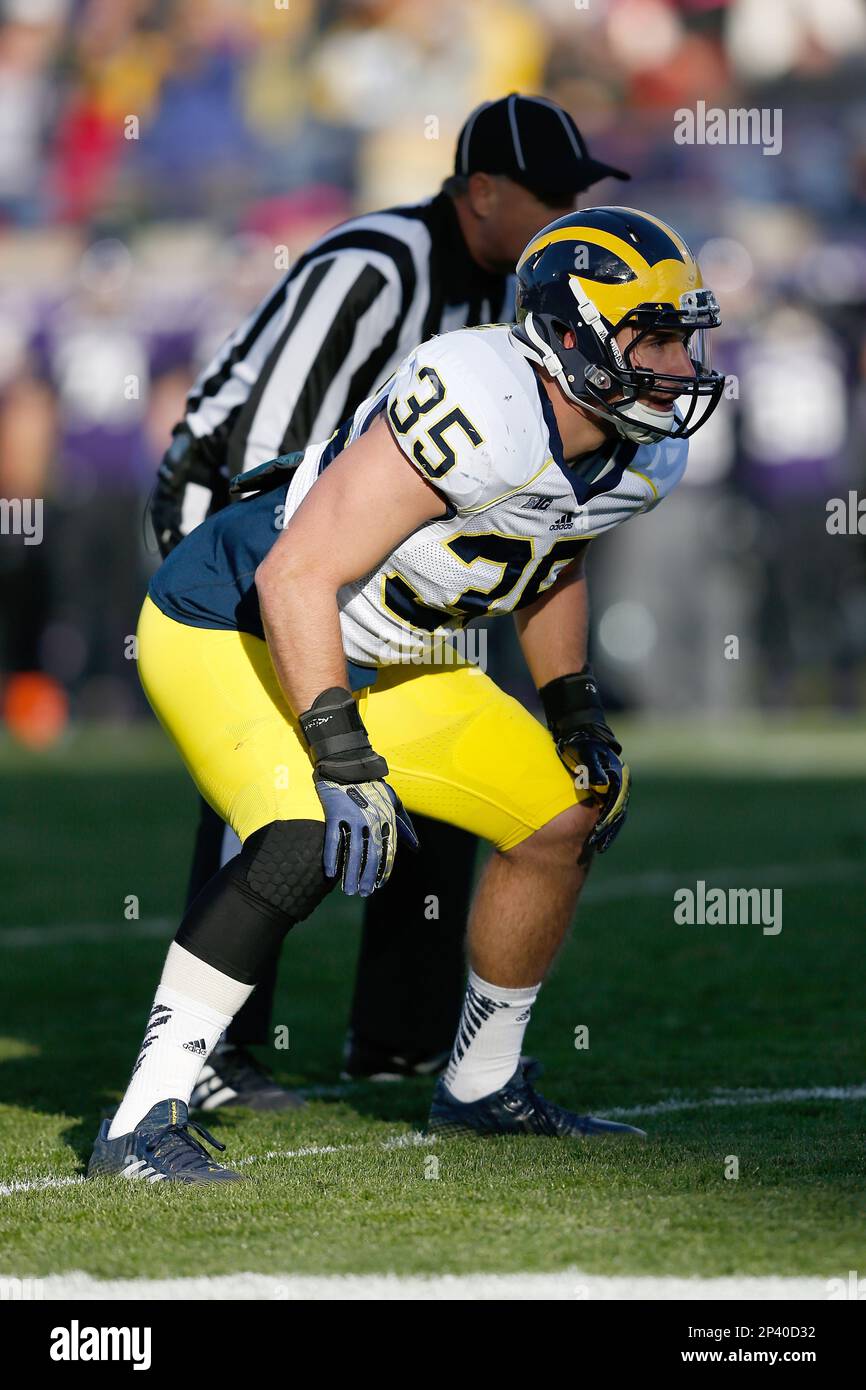 Michigan linebacker Joe Bolden (35) awaits the snap of the football ...