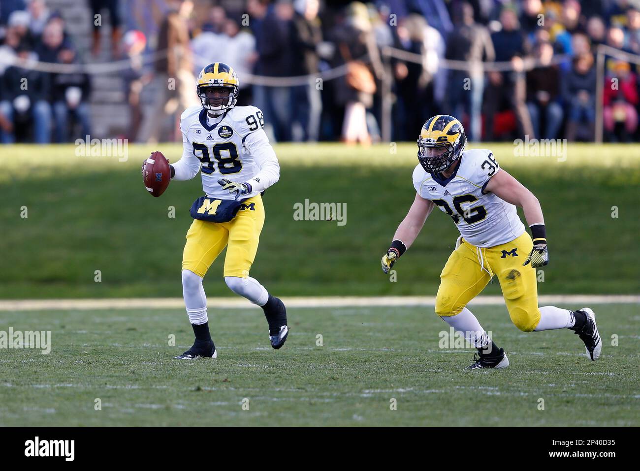 Michigan quarterback Devin Gardner (98) runs with the football during a ...