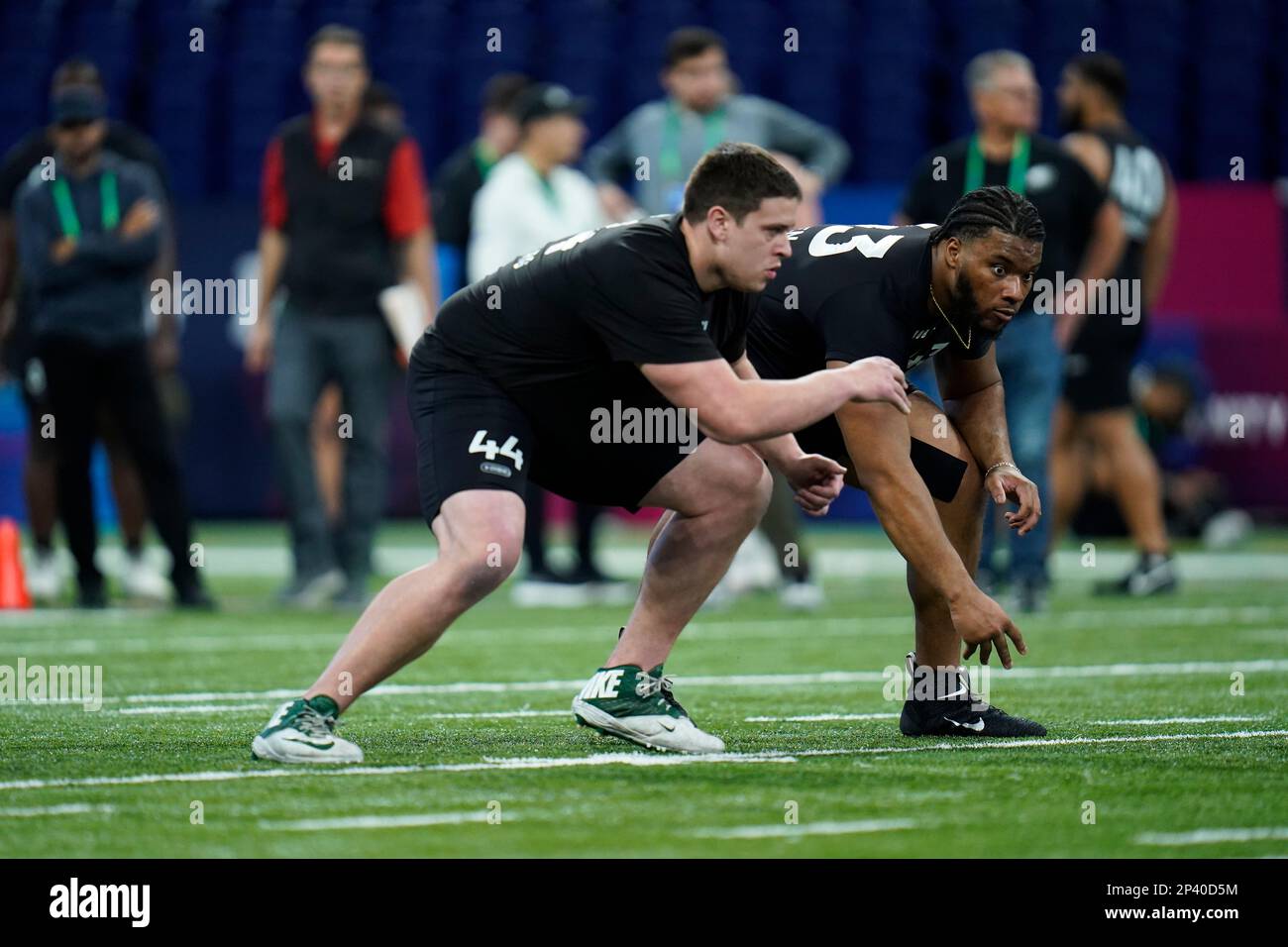 Arkansas offensive lineman Ricky Stromberg, left, and Alabama offensive ...