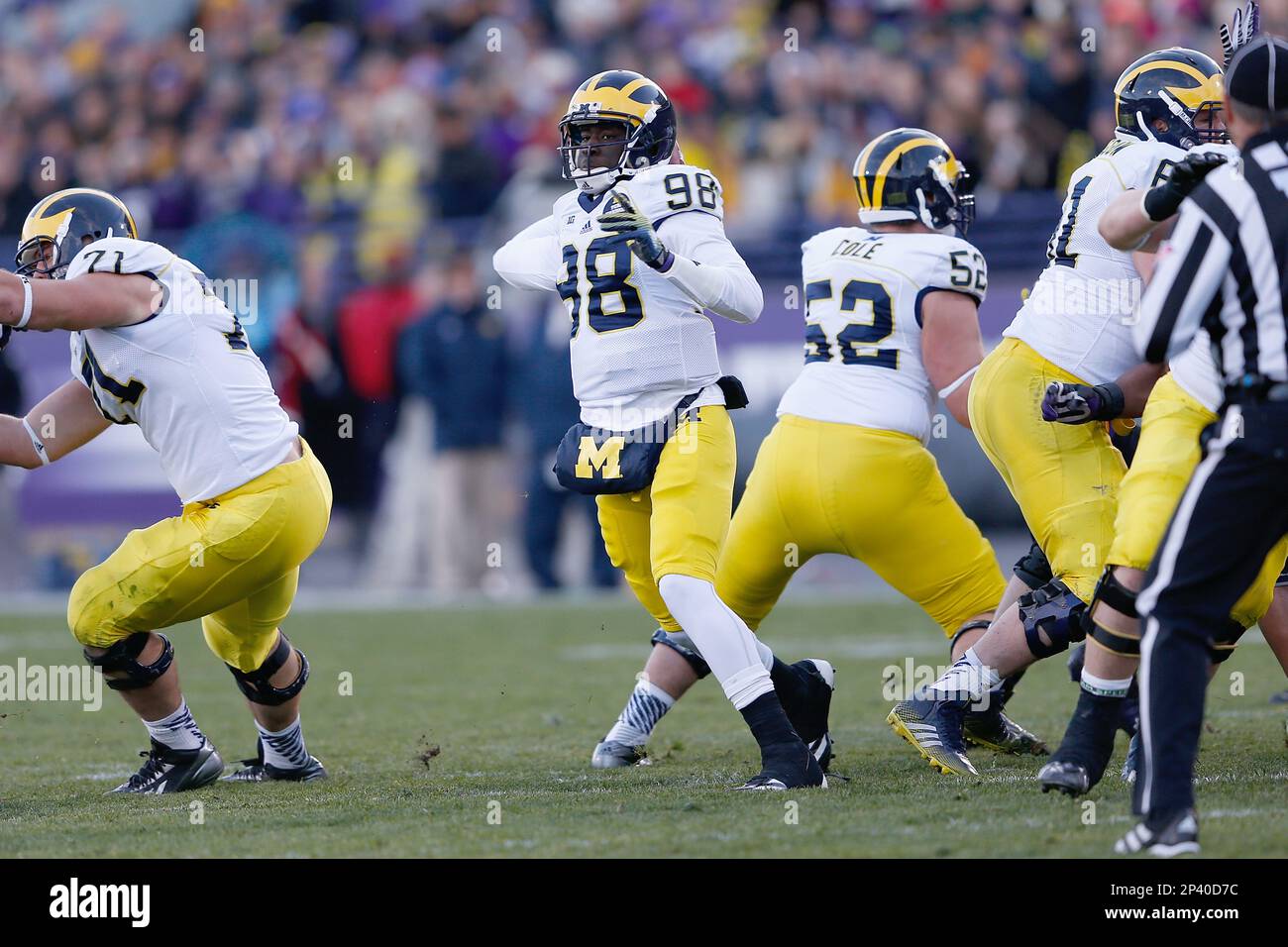 Michigan quarterback Devin Gardner (98) passes the football during a ...