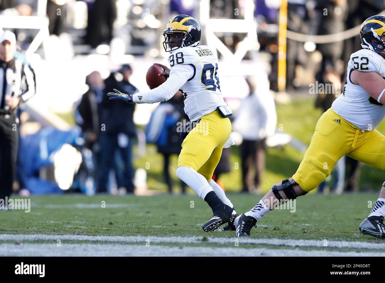 Michigan quarterback Devin Gardner (98) passes the football during a ...