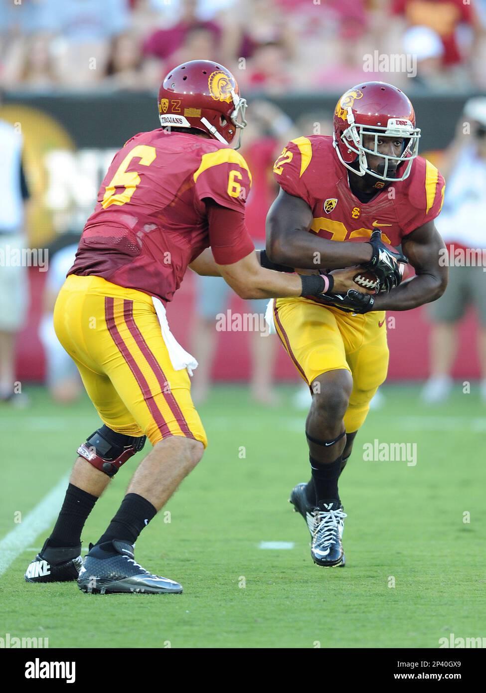 04 Oct. 2014: USC Trojans quarterback (6) Cody Kessler hands off to ...