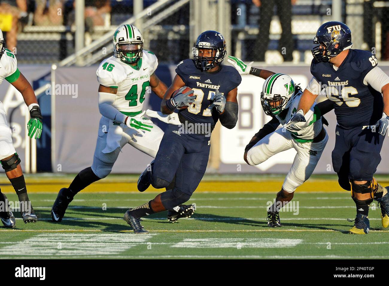18 October 2014: FIU tight end Jonnu Smith (87) takes a reception for ...