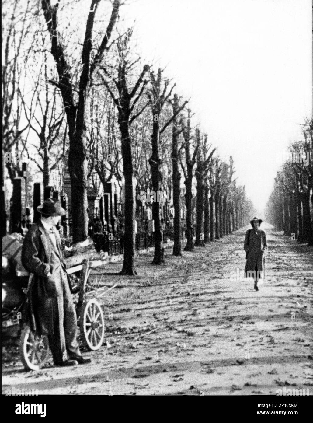 Uomo Black and White Stock Photos & Images - Alamy