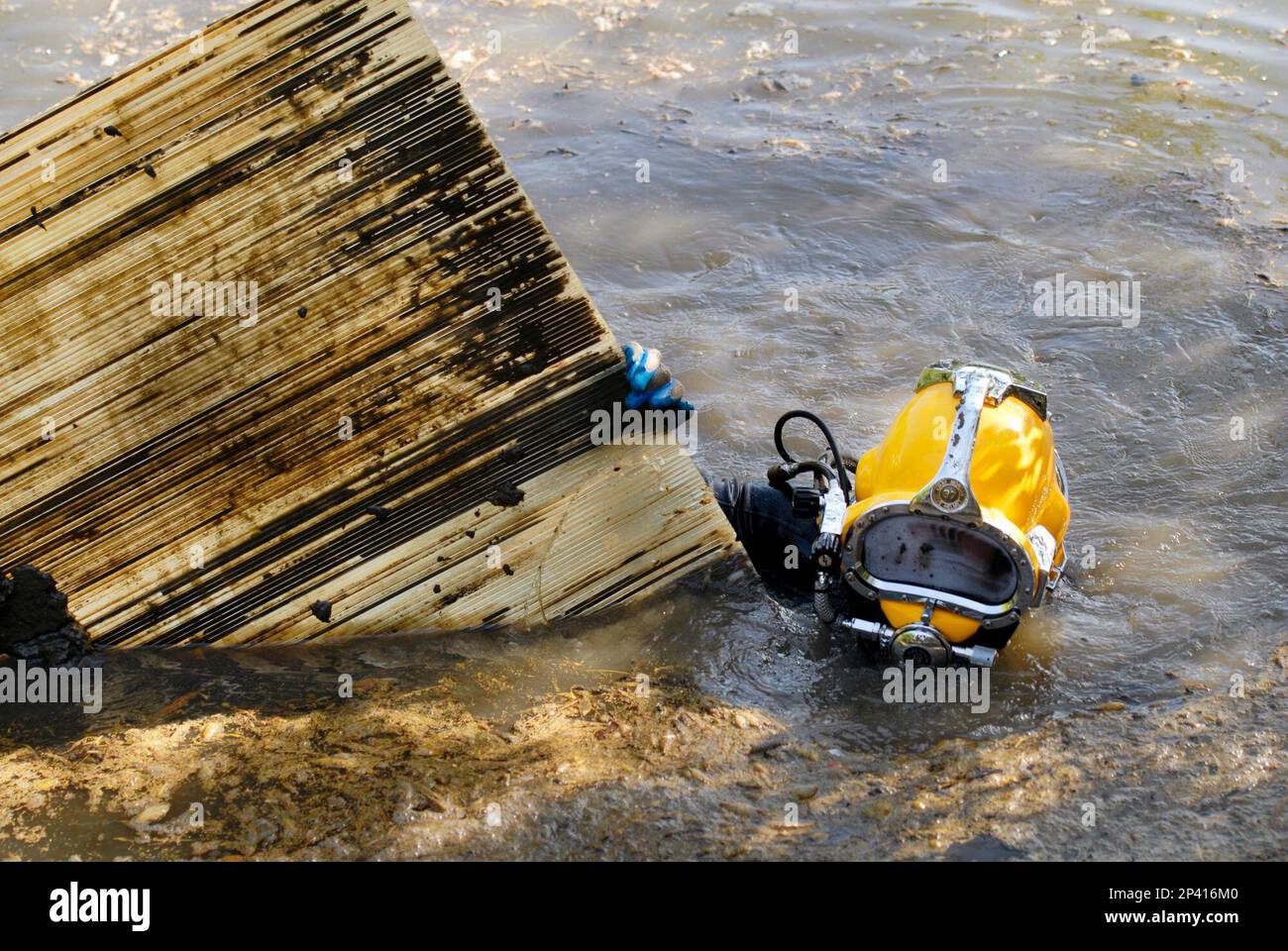 Eric Jacobson, a diver who works for American Underwater Services ...