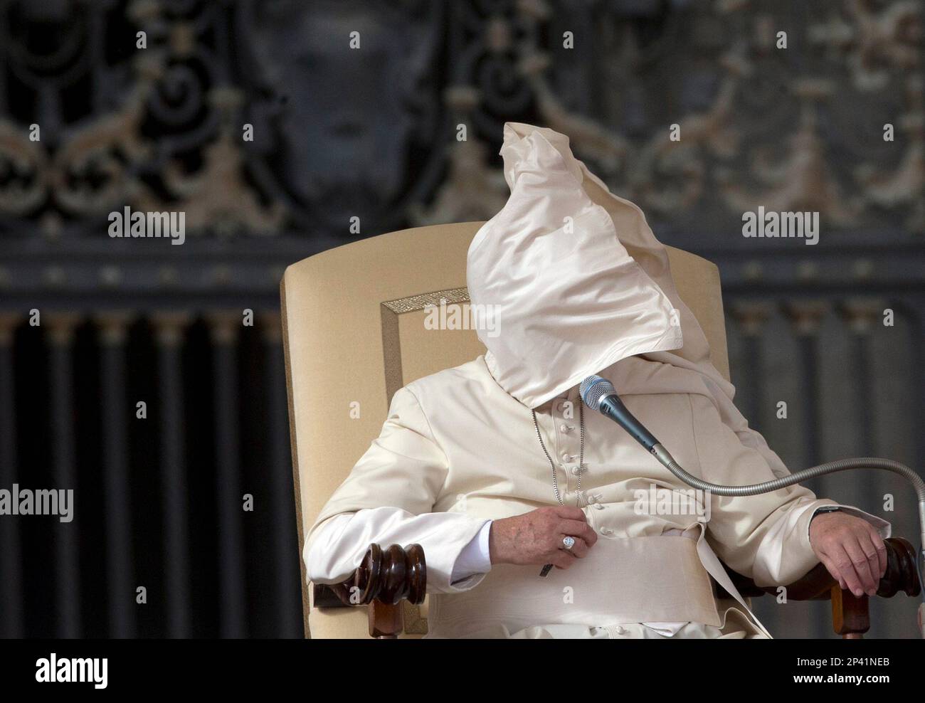 A gust of wind blows Pope Francis' cape during his weekly general ...