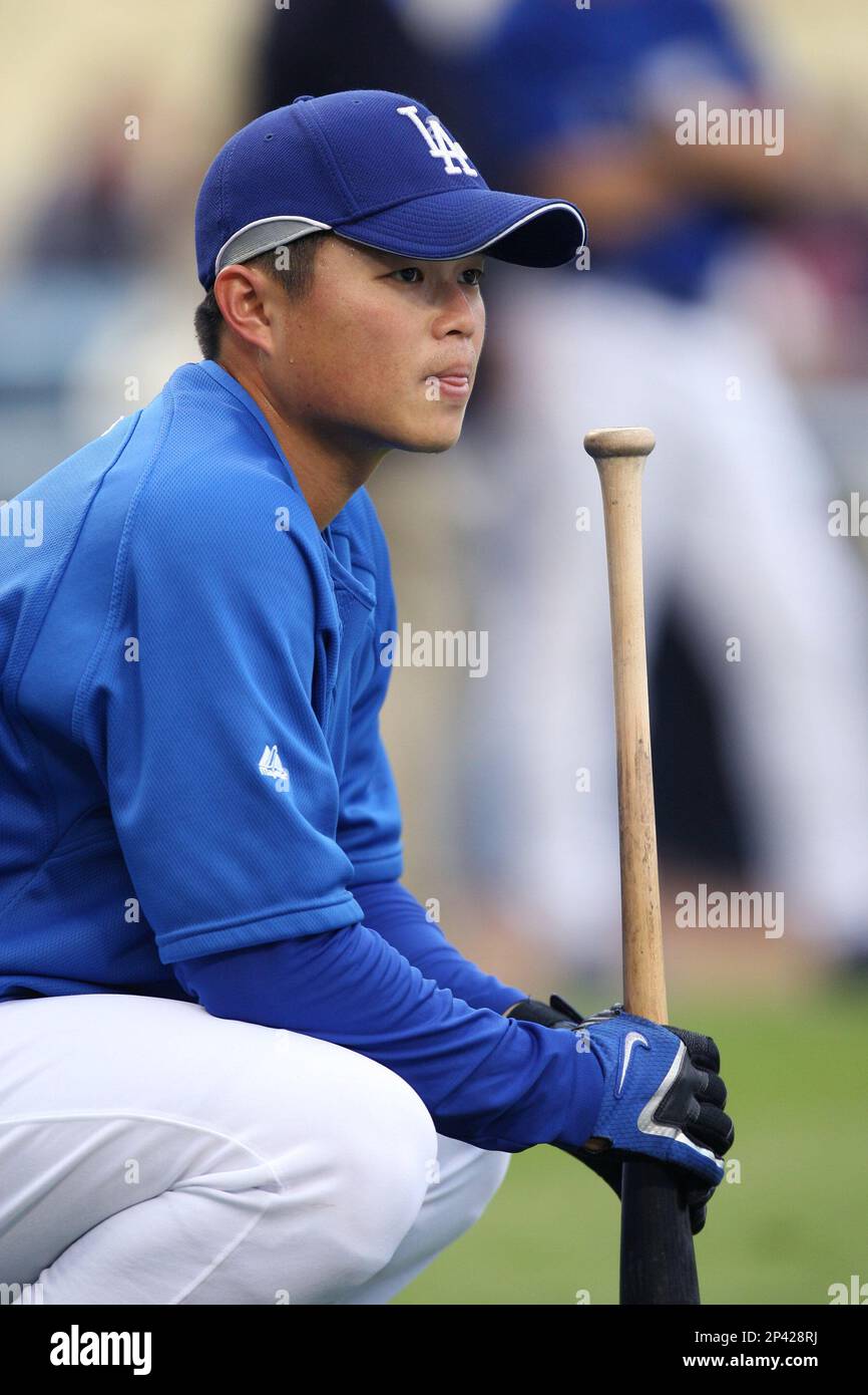 Chin-Lung Hu of the Los Angeles Dodgers during batting practice before ...