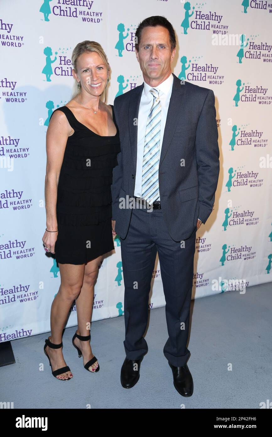 Photo by: JMA/STAR MAX/IPx10/29/14Rob Estes and Erin Bolte at Mom On A ...