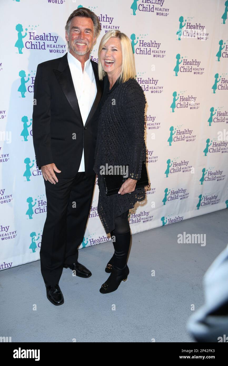 Photo by: JMA/STAR MAX/IPx10/29/14John Easterling and Olivia Newton ...