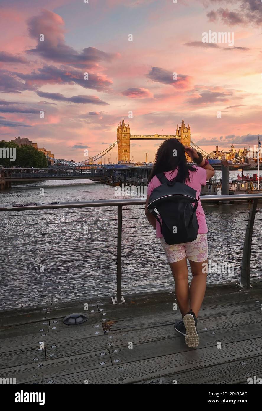 Woman tower bridge hi-res stock photography and images - Alamy