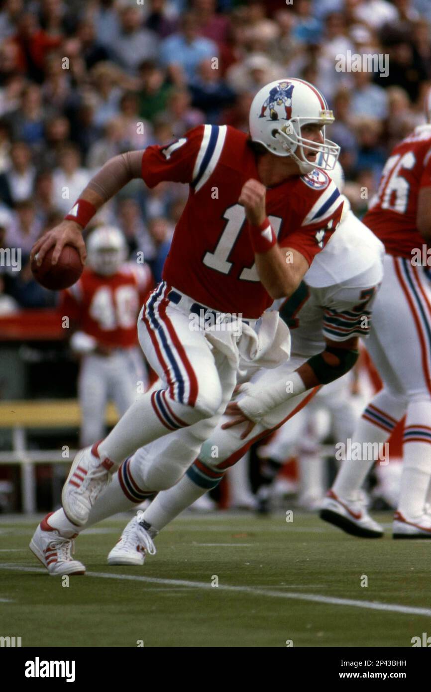 Quarterback Tony Eason #11 of the New England Patriots rolls out ...
