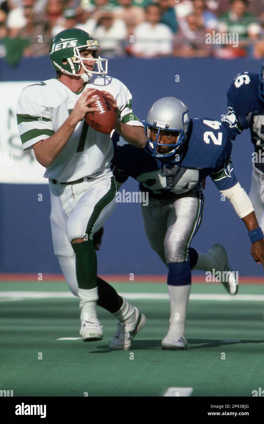 New York Jets quarterback Ken O'Brien #7 in action against the Seattle ...