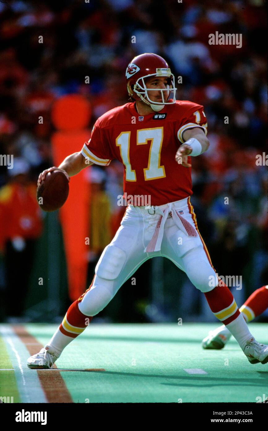 Quarterback Dave Krieg #17 of the Kansas City Chiefs drops back to pass ...