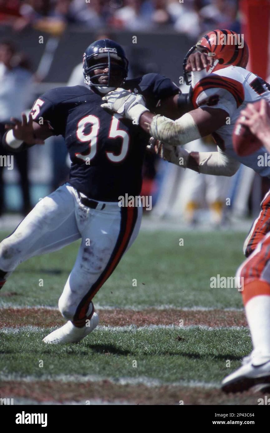 Defensive end Richard Dent #95 of the Chicago Bears tries to get around ...