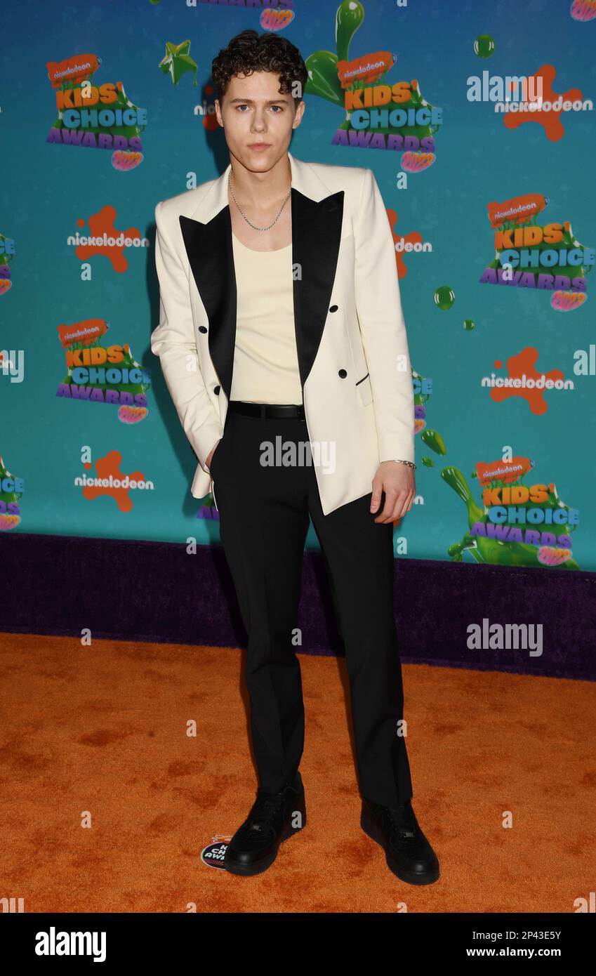 LOS ANGELES, CALIFORNIA - MARCH 04: Case Walker attends Nickelodeon's ...
