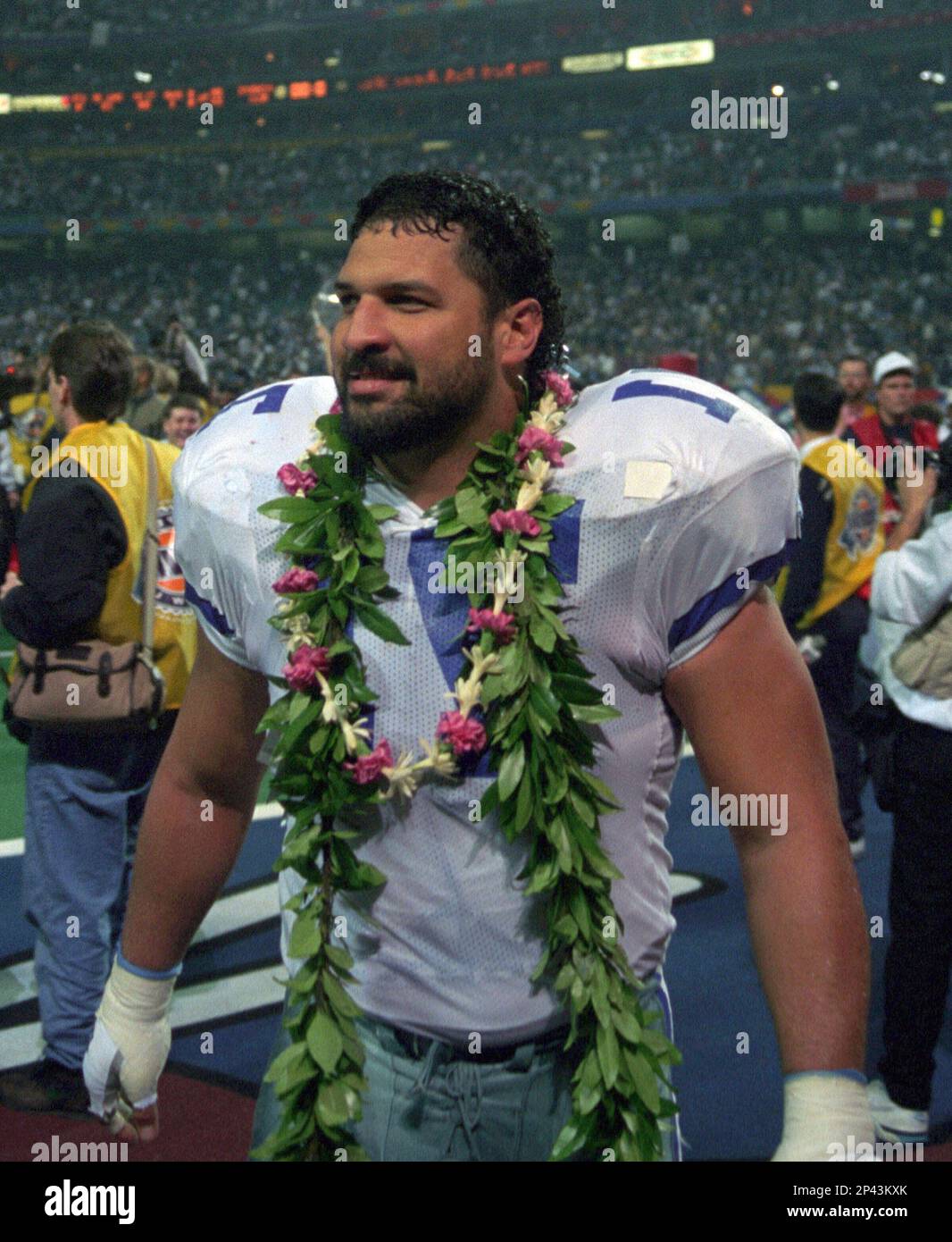 NFL FILE: Mark Tuinei of the Dallas Cowboys. (Sportswire via AP Images ...