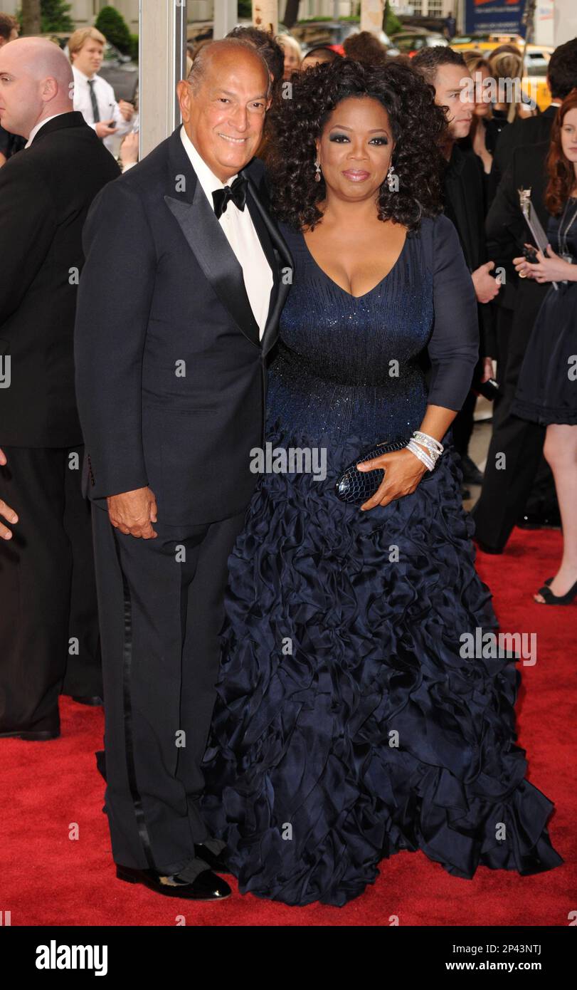 Photo by: DP/STAR MAX/IPx5/3/10Oscar de la Renta and Oprah Winfrey at ...