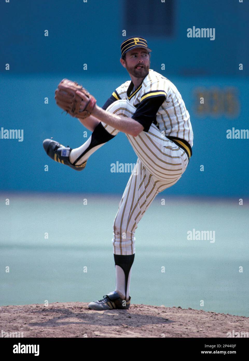Pittsburgh Pirates Bert Blyleven(22) in action during a game from ...