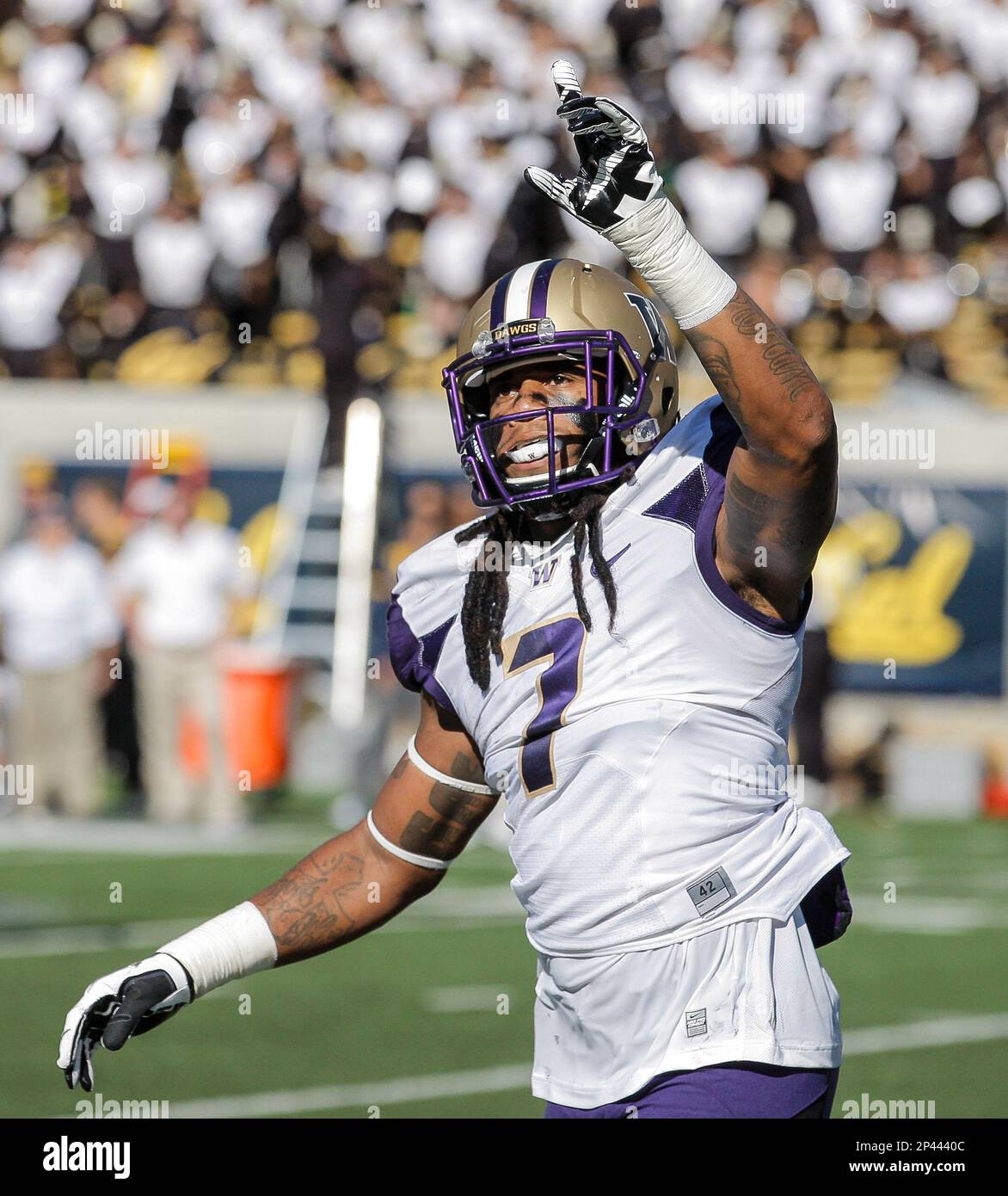 Oct 11 2014 - Berkeley U.S. CA - Washington LB # 7 Shaq Thompson wave ...