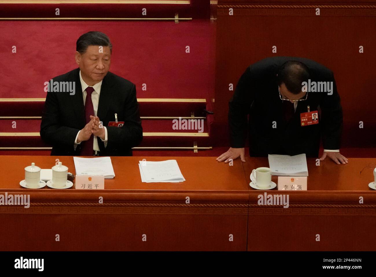 Chinese Premier Li Keqiang Right Bows After Delivering His State Of