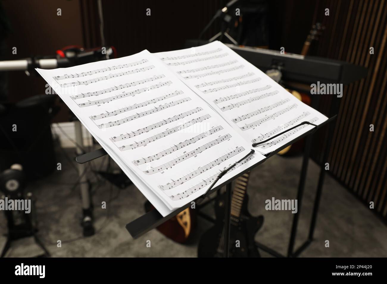 Music notes holder hi-res stock photography and images - Alamy