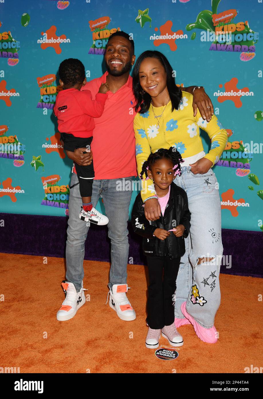 LOS ANGELES, CALIFORNIA - MARCH 04: Kel Mitchell and family attend ...