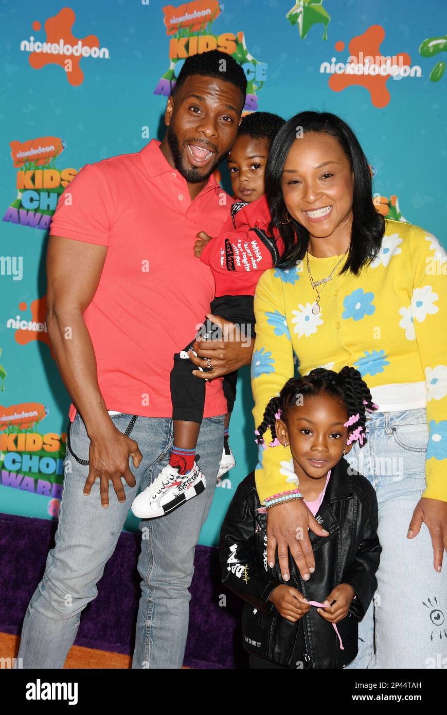 LOS ANGELES, CALIFORNIA - MARCH 04: Kel Mitchell and family attend ...