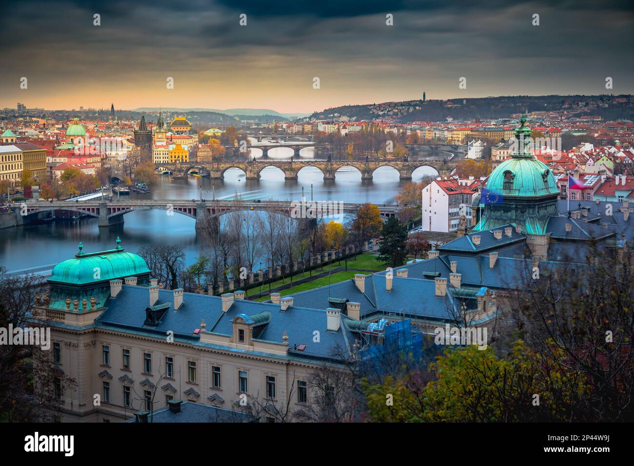 Aerial panoramic view over people hi-res stock photography and images ...