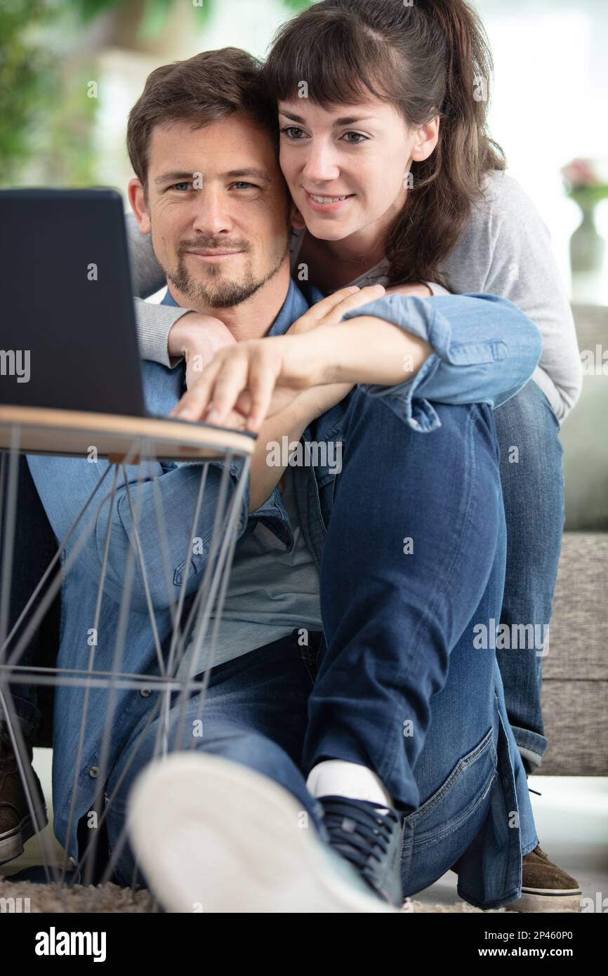 Conversation laptop couple budget hi-res stock photography and images ...