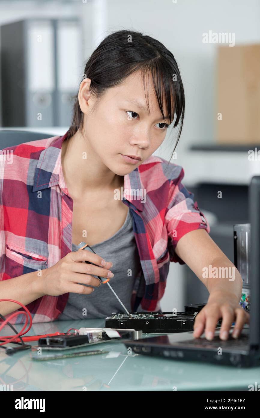 Woman fixing cpu hi-res stock photography and images - Alamy