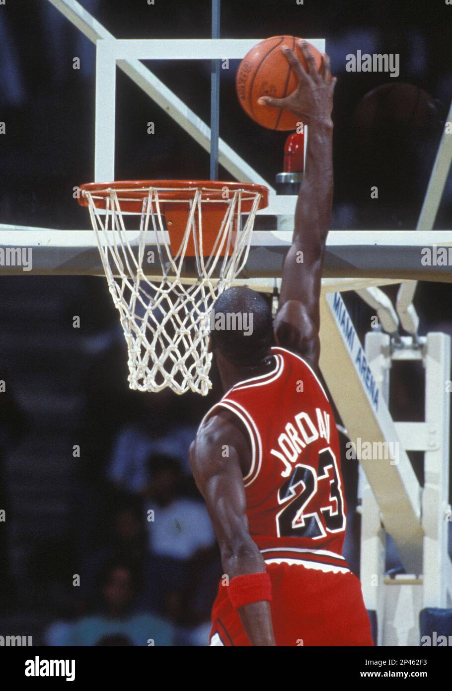 Chicago Bulls guard Michael Jordan (23) dunks for a basket against ...