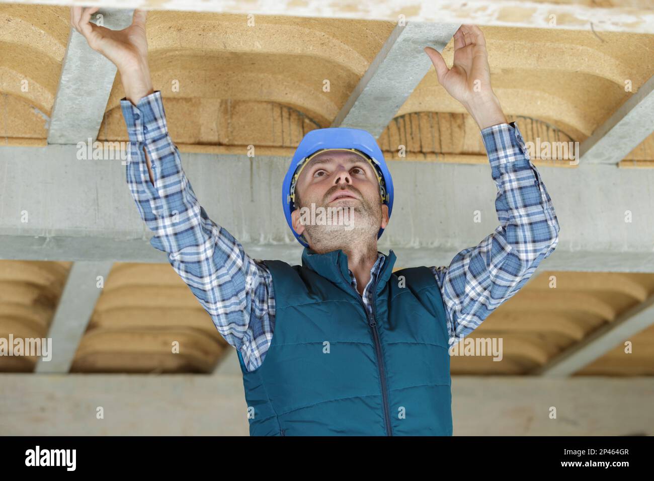 Carpenters construction roof truss hi-res stock photography and images ...