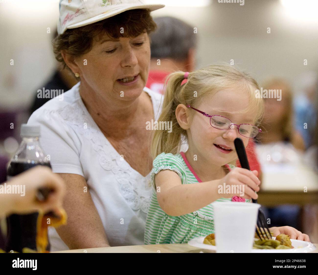 Kathy Taylor of Bellevue, Neb., helps her granddaughter, Anna Baber, 2 ...