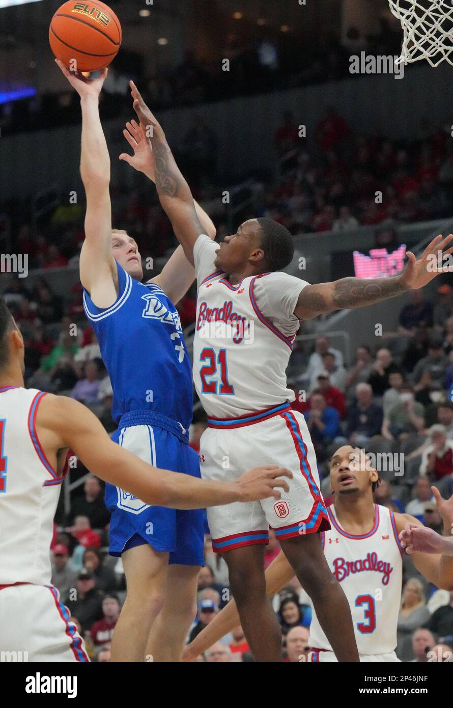 St. Louis, United States. 05th Mar, 2023. Drake Bulldogs Garrett Sturtz ...