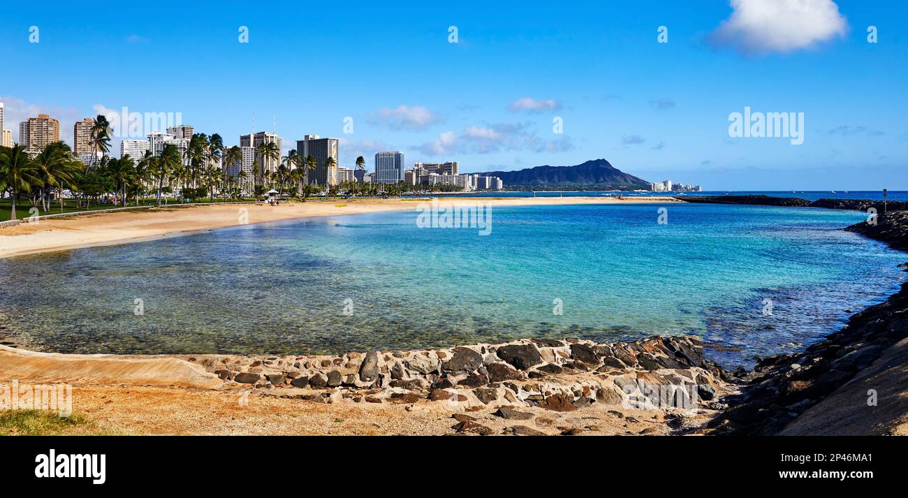 Magic Island at Ala Moana Beach Park, Honolulu, Hawaii with view of ...