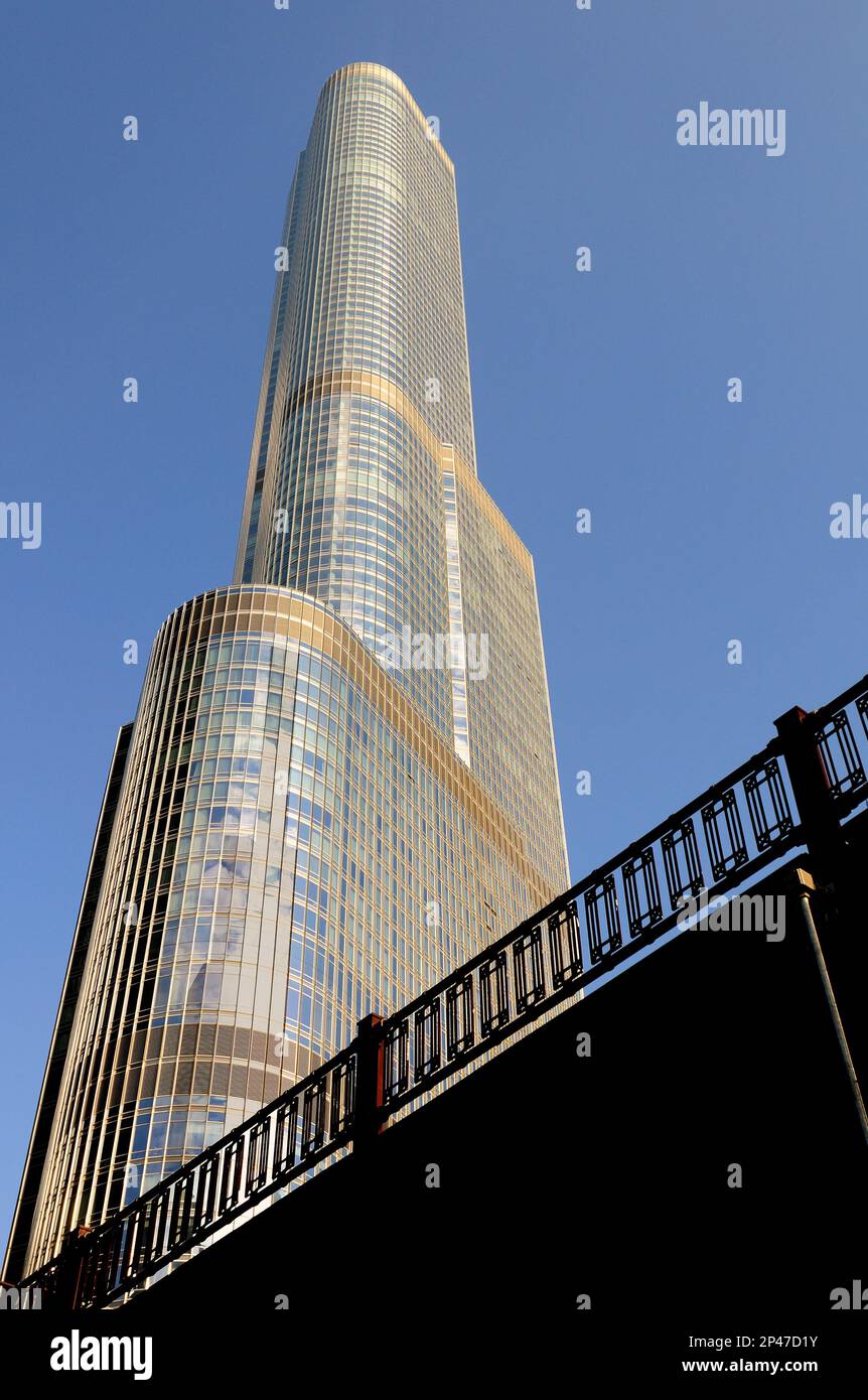 Chicago, Illinois, USA. Trump Tower rises majestically above the Wabash ...