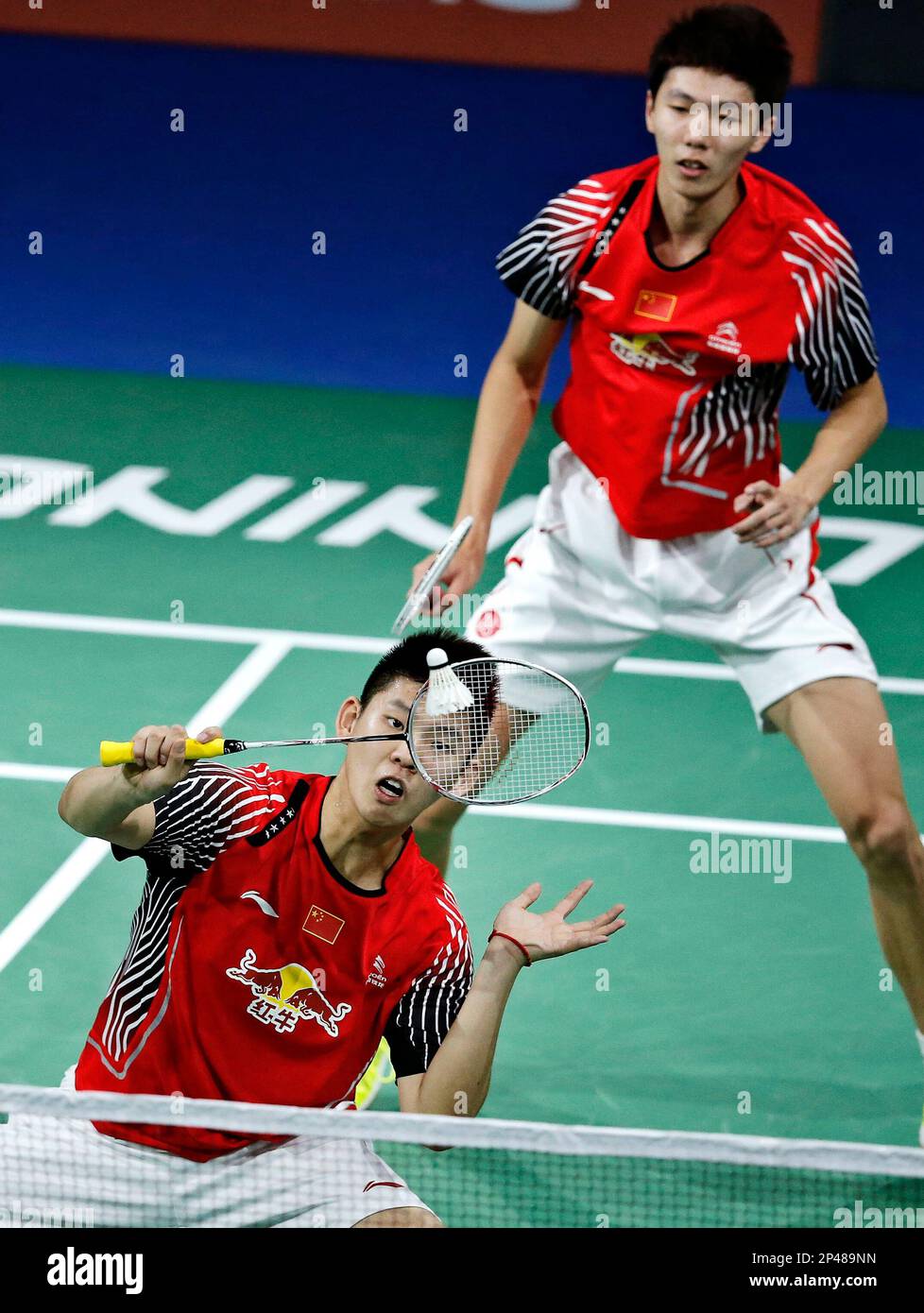 Li Junhui and Liu Yuchen from China during their match against Kien ...