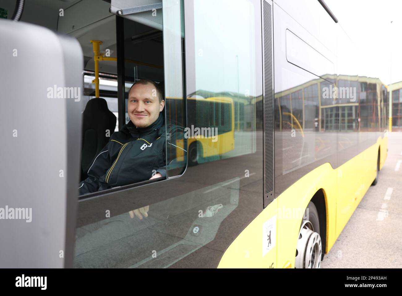 Bus driver in depot berlin hi-res stock photography and images - Alamy