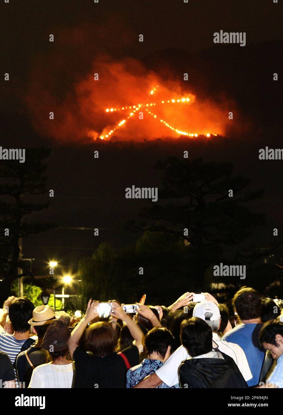 Tourists enjoy Chinese gigantic character "dai," meaning " big ...