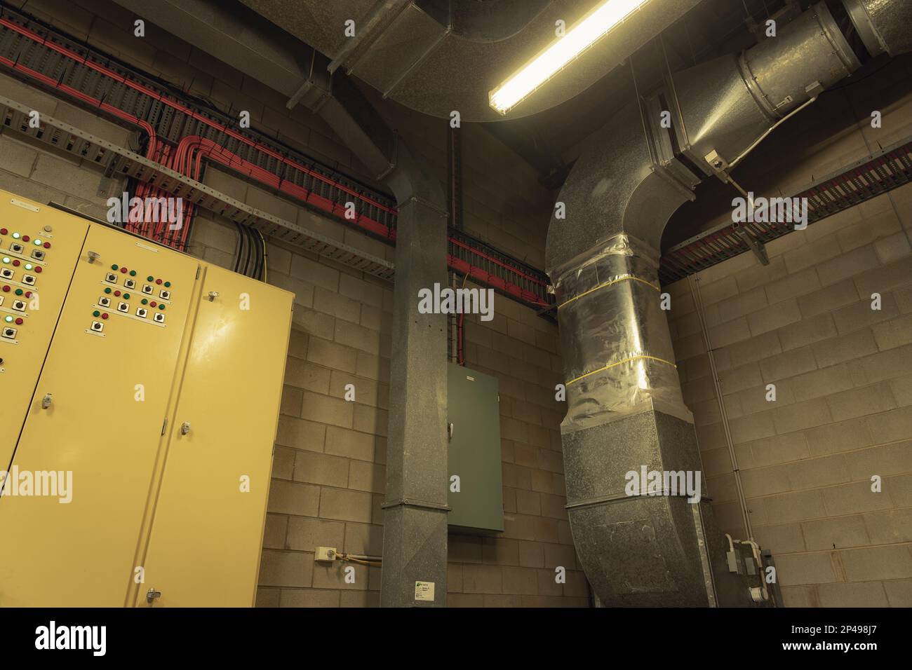 Aircon machine hi-res stock photography and images - Alamy