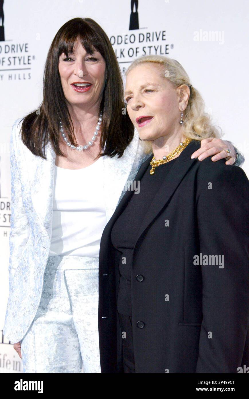 Photo by: NPX/STAR MAX/IPx3/20/05Anjelica Huston and Lauren Bacall at ...