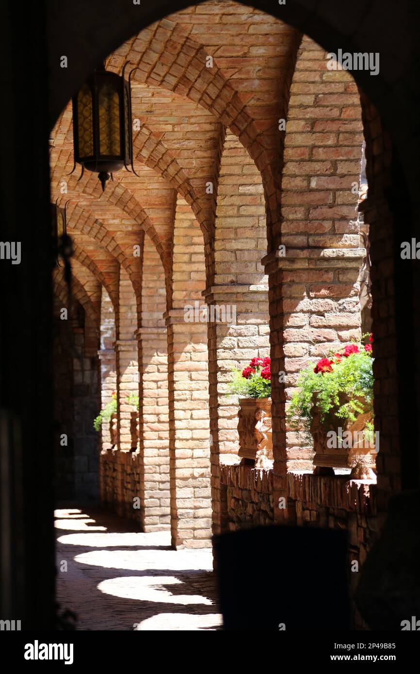 Arch walkway hi-res stock photography and images - Alamy