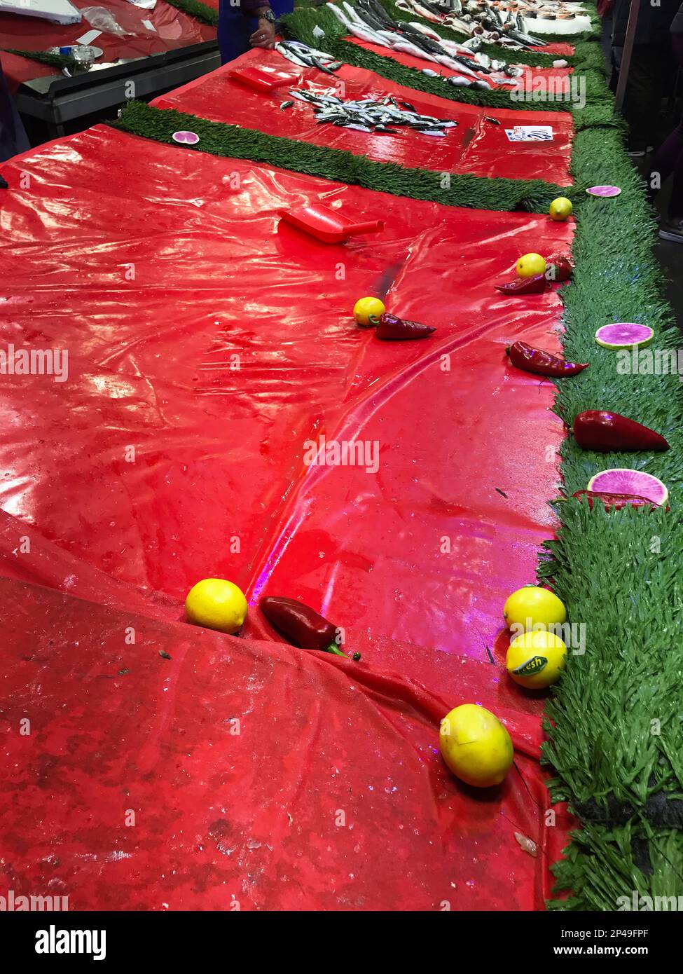 Empty fish counter at marketplace in Istanbul, Turkey Stock Photo - Alamy
