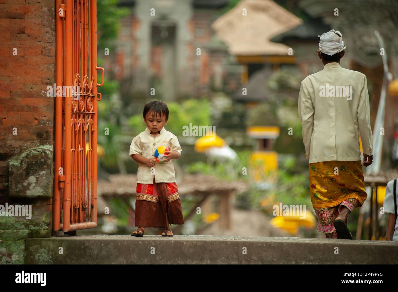 Boy in gateway, Siat Sampian (coconut leaf war) festival, Pura Samuan ...