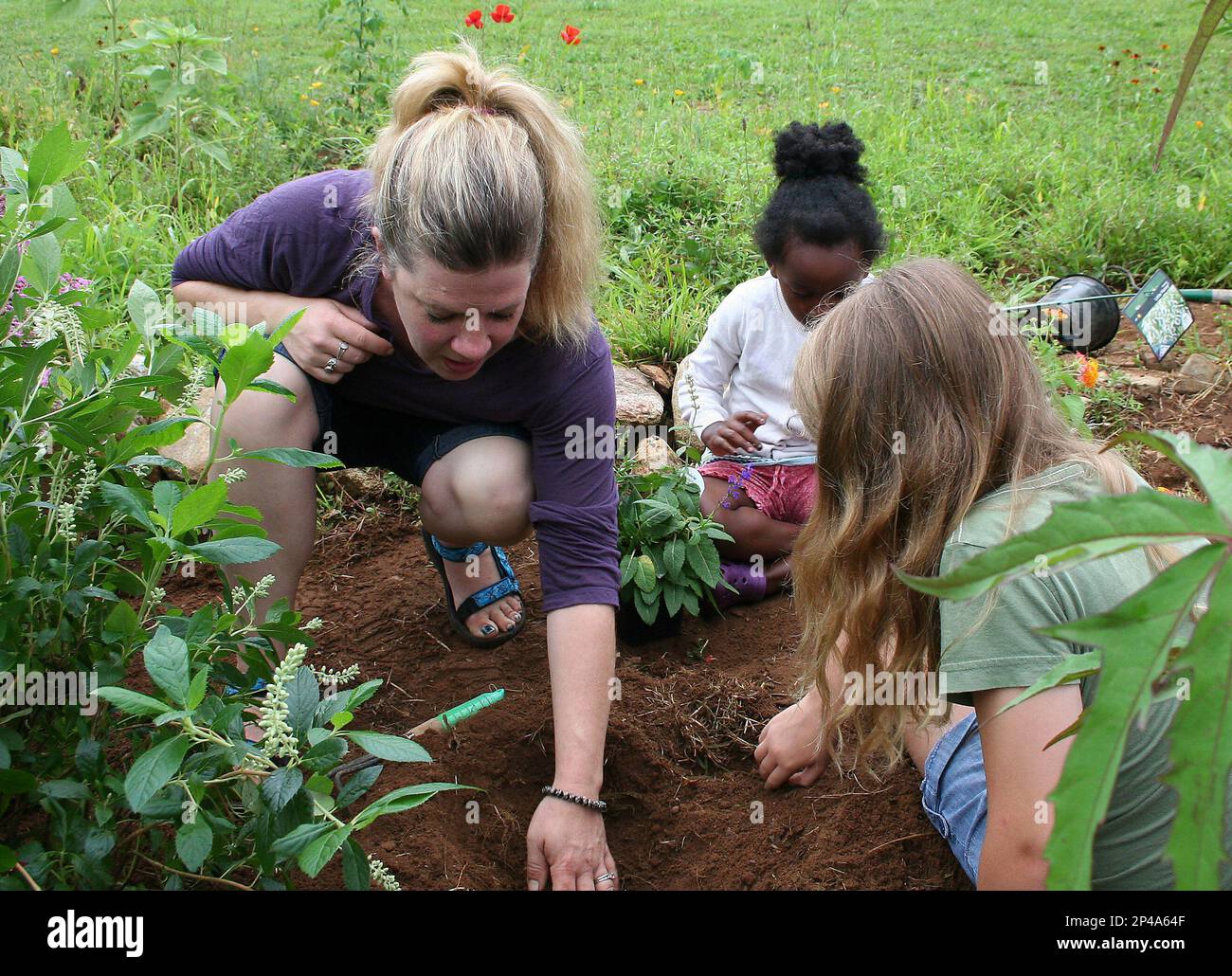ADVANCE FOR SATURDAY, AUG. 2 - Folk singer Dar Williams and her 5-year ...