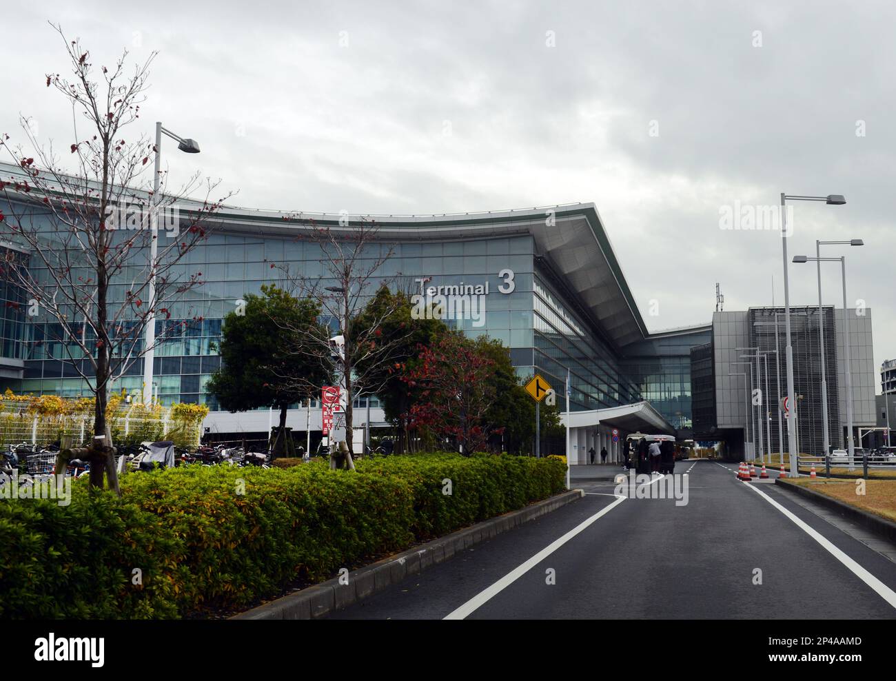 Haneda airport terminal 3 hi-res stock photography and images - Alamy
