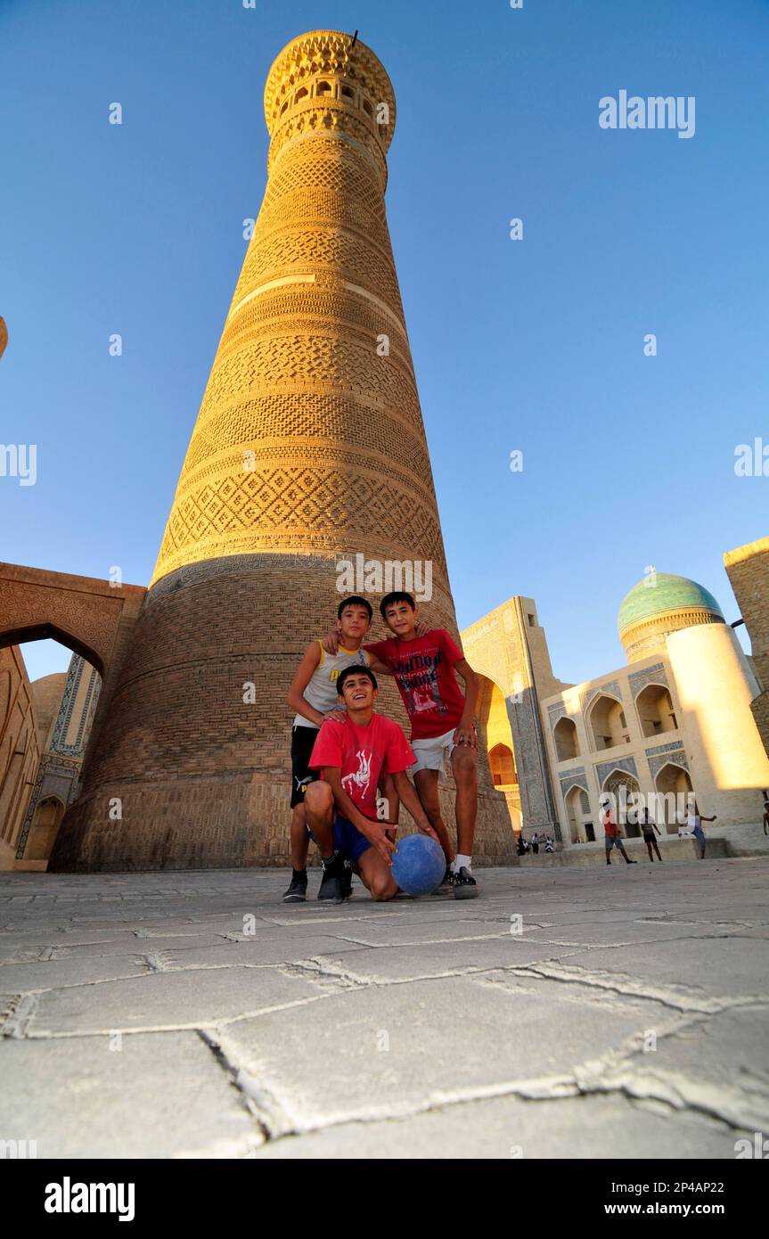 Kalan minaret n the old city of Bukhara, Uzbekistan Stock Photo - Alamy