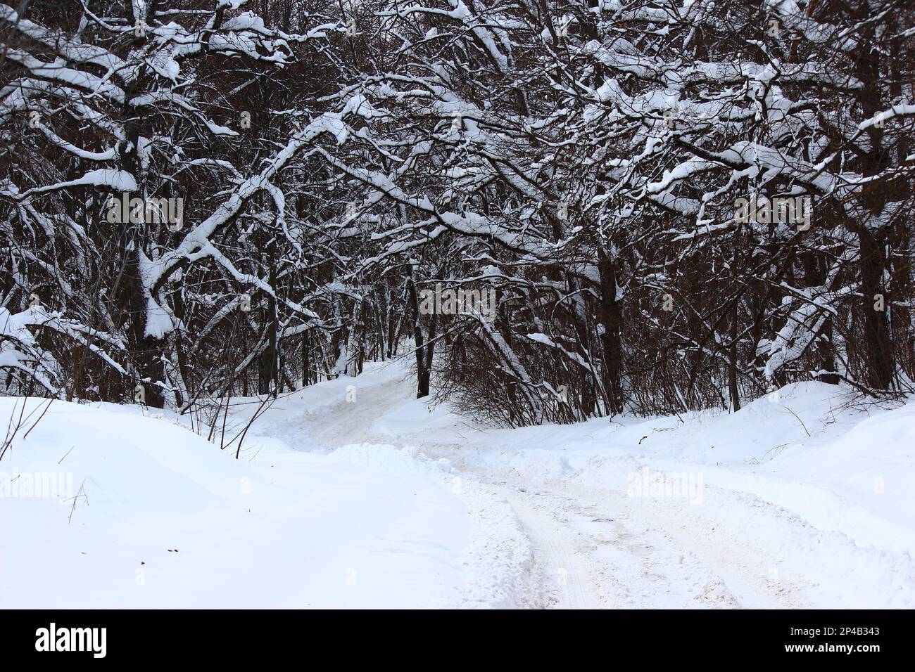 Overhanging entrance hi-res stock photography and images - Alamy