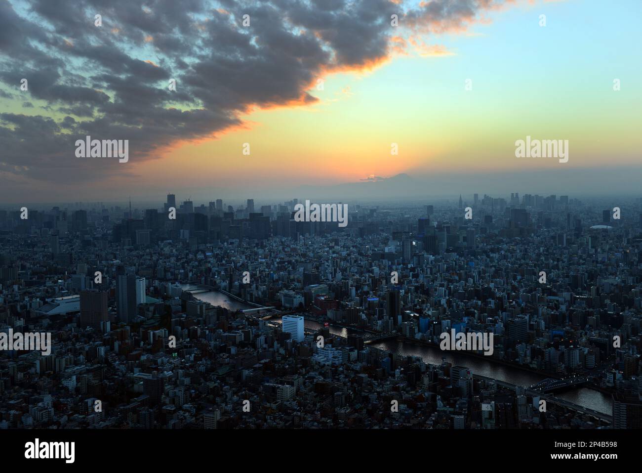 A beautiful sunset over Tokyo seen from the Skytree tower Stock Photo ...