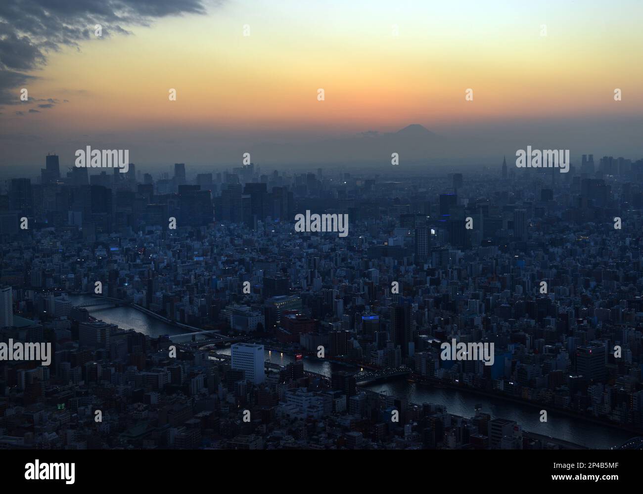 A beautiful sunset over Tokyo seen from the Skytree tower Stock Photo ...